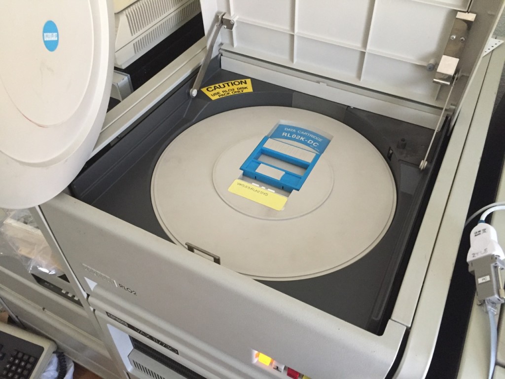 Mounting RL02 Pack with VMS 5.3 – Mark's Tech Journal